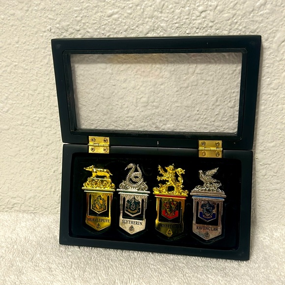 Warner Bros. | Accents | Hogwarts House Metal Bookmark Set W Case The ...